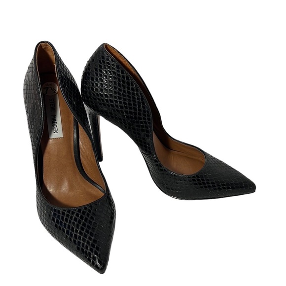 Steve Madden | Shoes | Steve Madden 45 Inch Black Snake Skin Pumps ...